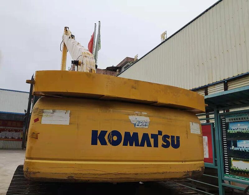 excavator counter weight role